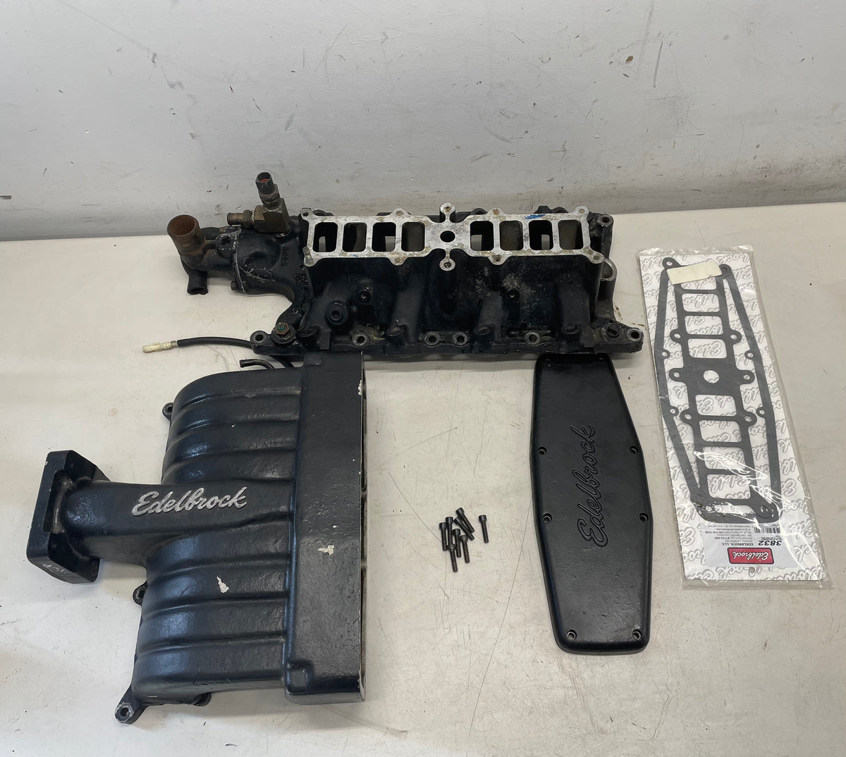 86-95 Ford Mustang 5.0L SBF GT40 Edelbrock Performer RPM Intake Manifo ...