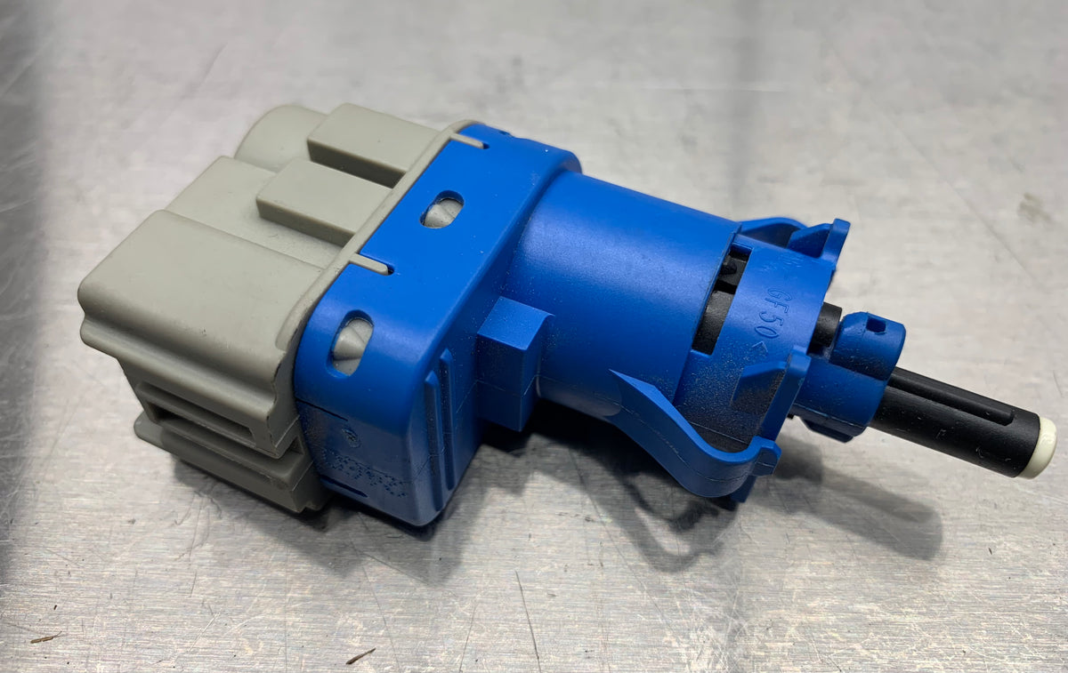 10-14 Ford Mustang GT Brake Light Switch OEM 8T4T-9G854-AA #56 – freedompartsoutlet.com
